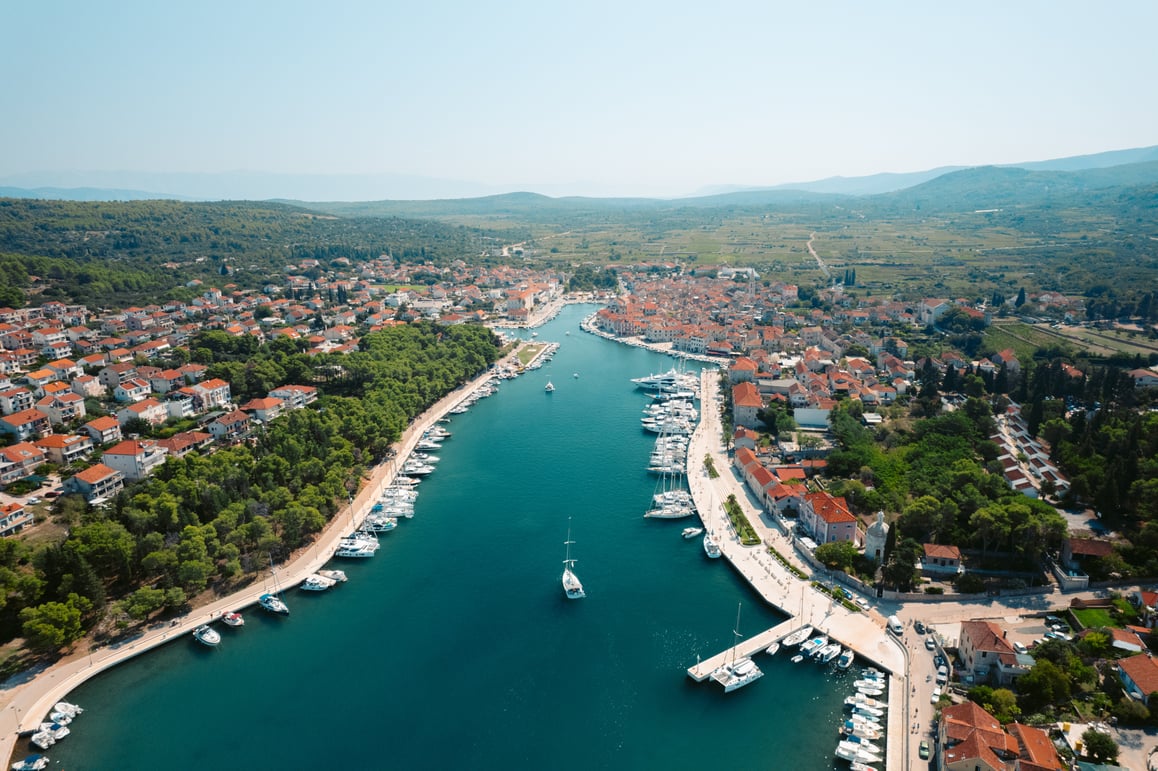 How to Med-Moor Like a Pro (Mediterranean Mooring Techniques)